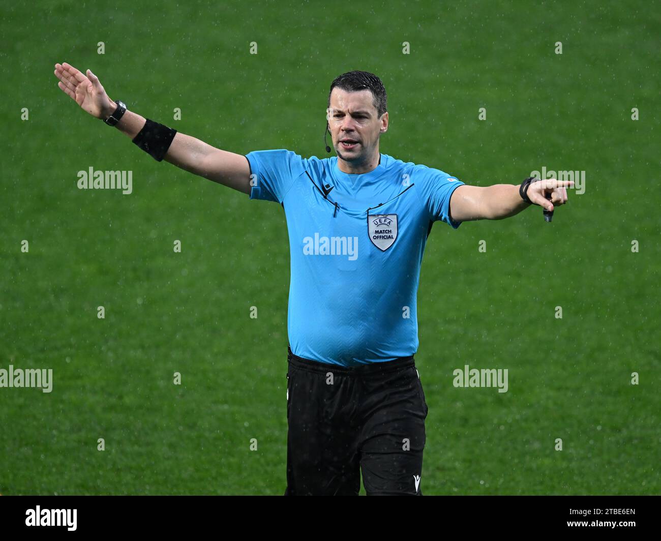 ISTANBUL - Referee Robert Ian Jenkins during the UEFA Youth League ...