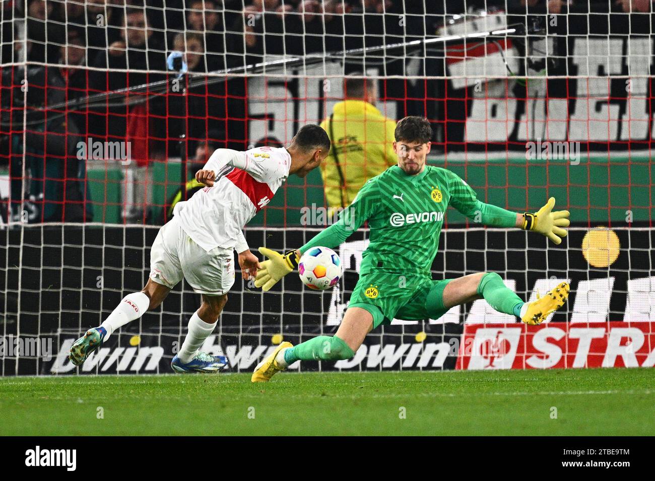 Stuttgart, Germany. 06th Dec, 2023. Soccer: DFB Cup, VfB Stuttgart - Borussia Dortmund, round of ...