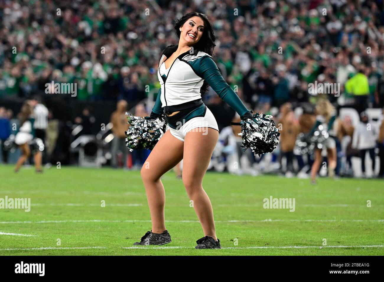 Philadelphia, Pennsylvania, USA. 5th Nov, 2023. A Philadelphia Eagles cheerleader performs ...