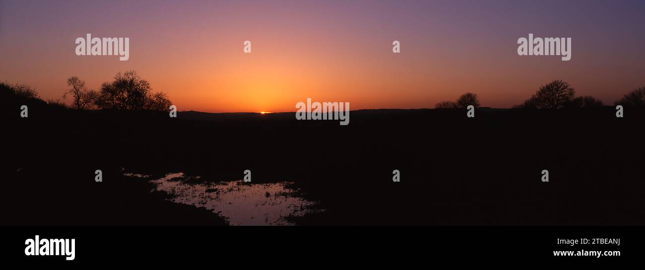 Brighton breach dishing boat wide angle beach sea water hi-res stock ...