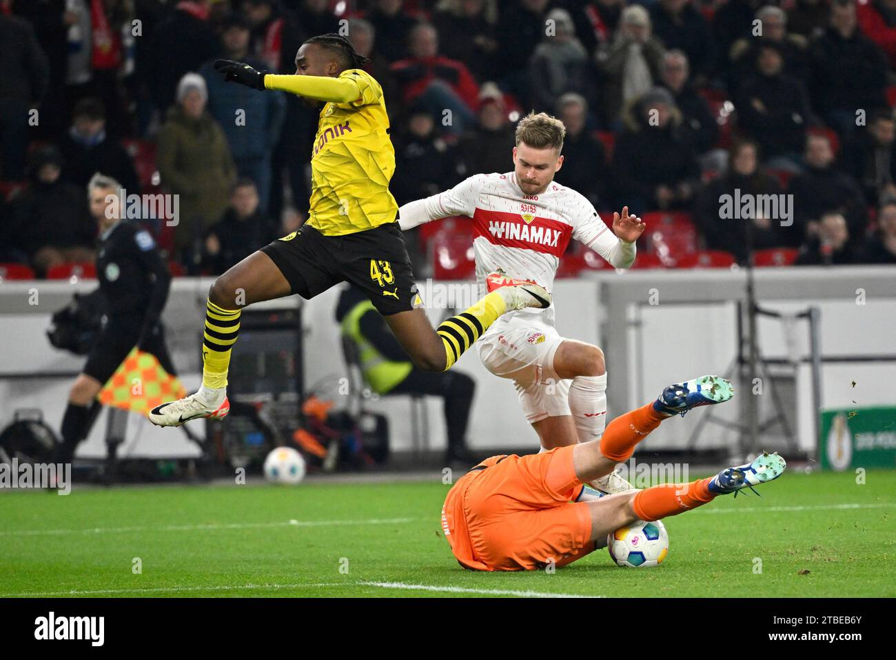 Stuttgart, Deutschland. 06th Dec, 2023. Torschuss Aktion Torchance ...