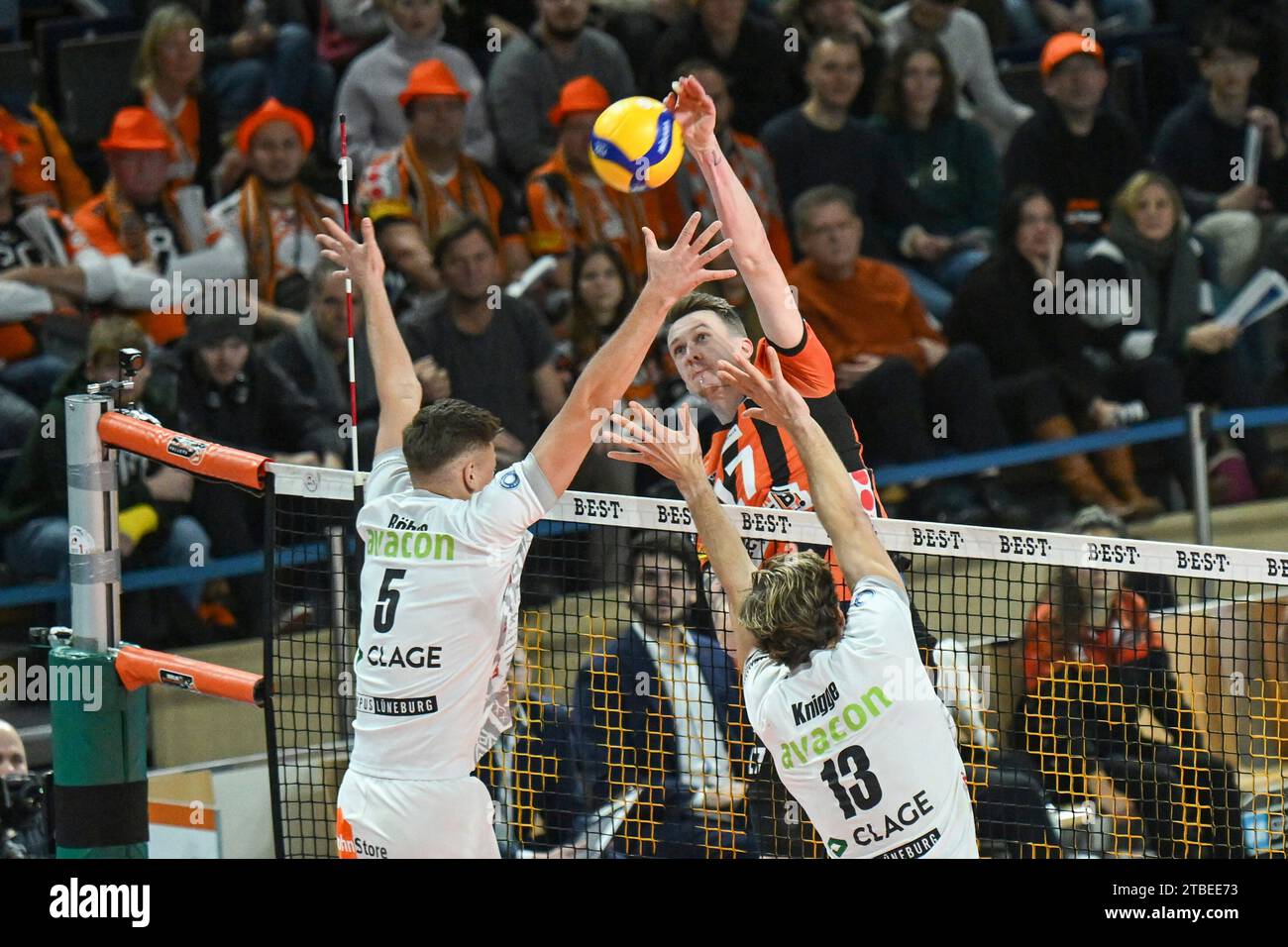 Berlin, Deutschland 06. Dezember 2023: DVV Pokal - 1/2 Finale - 2023/ ...