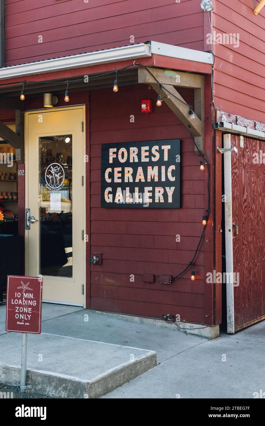 Forest ceramic gallery hi-res stock photography and images - Alamy