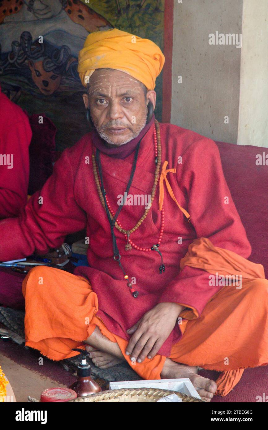 Hindu priest hi-res stock photography and images - Alamy