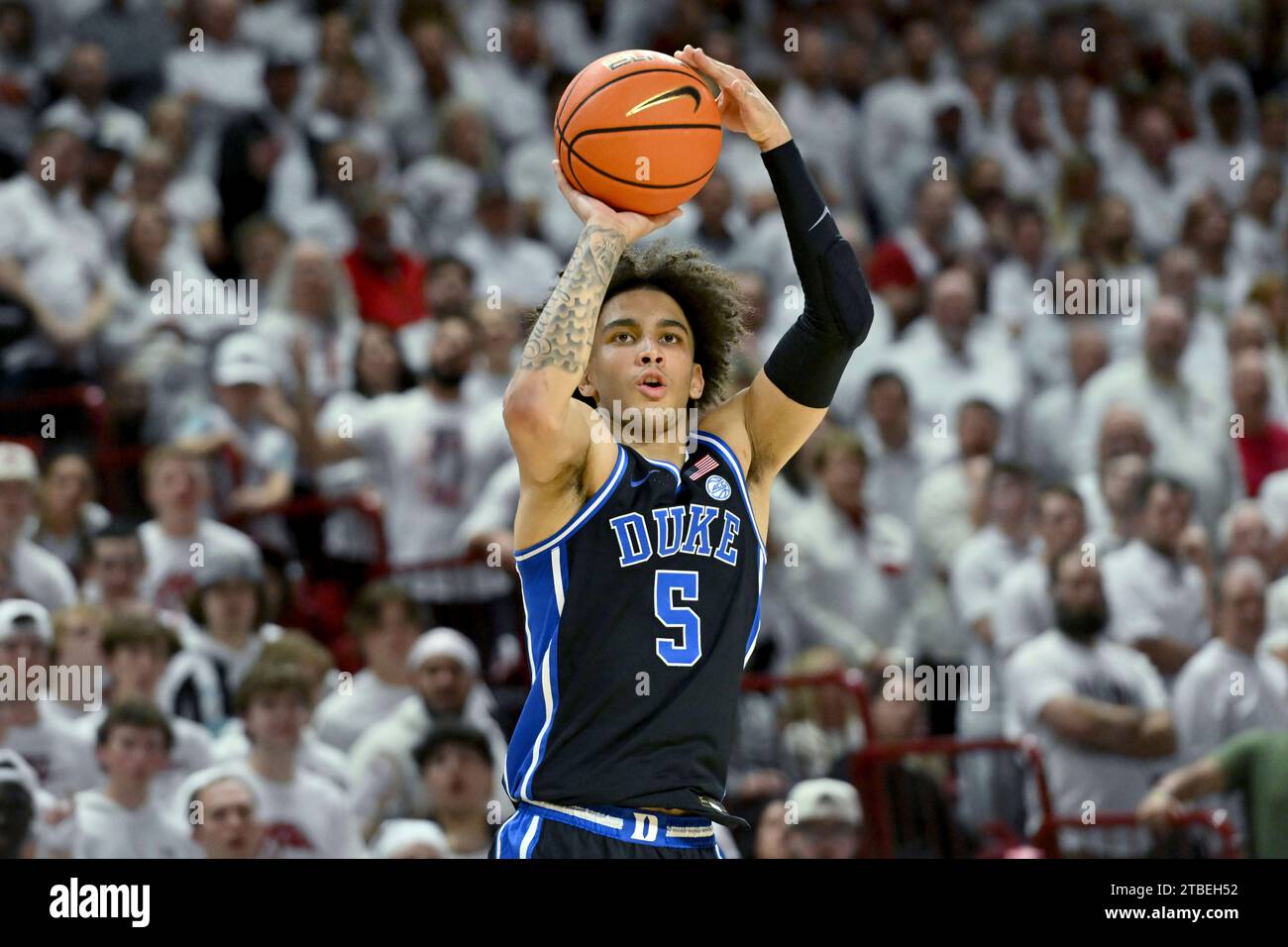 Duke guard Tyrese Proctor (5) shoots against Arkansas during an NCAA ...
