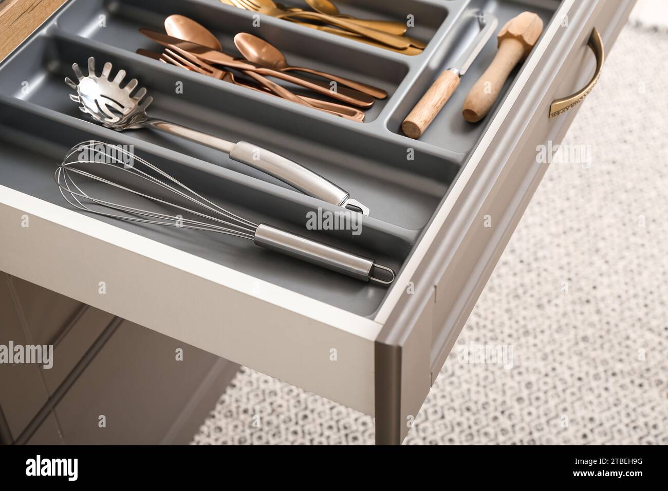 Open kitchen drawer collection hi-res stock photography and images - Alamy