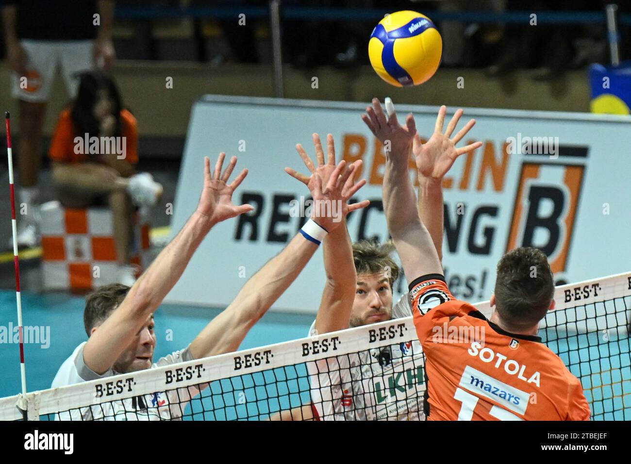 Berlin, Deutschland 06. Dezember 2023: DVV Pokal - 1/2 Finale - 2023/ ...