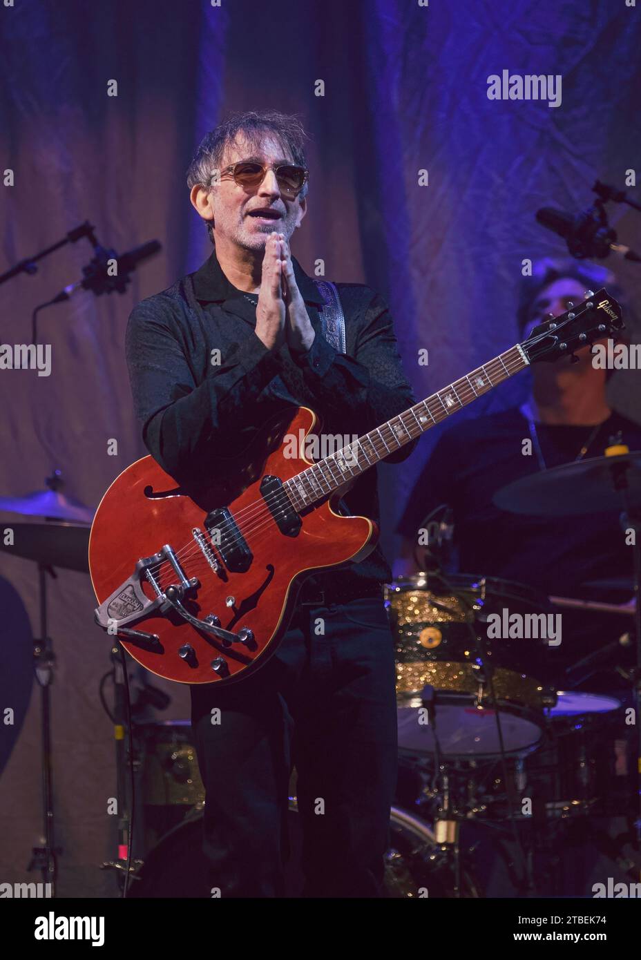 Ian brodie lead vocals in the lightning seeds hi-res stock photography ...