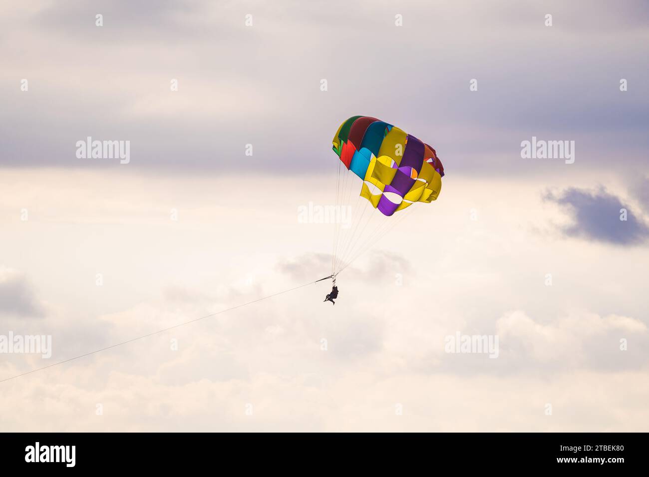 Unique airborne excursion: A boat-towed balloon hovers over Benidorm ...