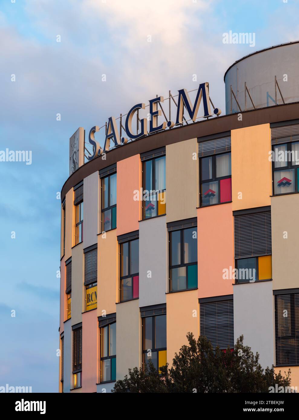 Maritime services building construction hi-res stock photography and ...