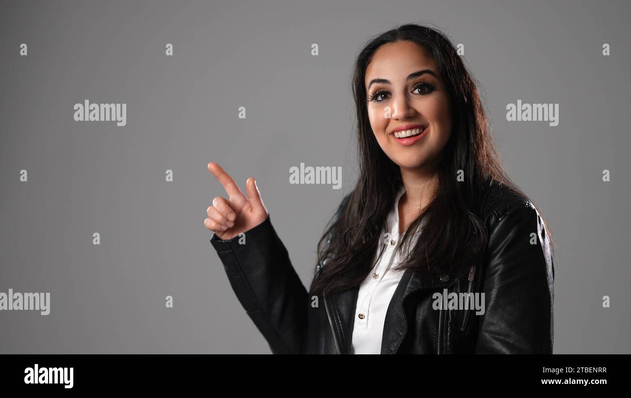 Young woman points to a specific spot Stock Photo - Alamy