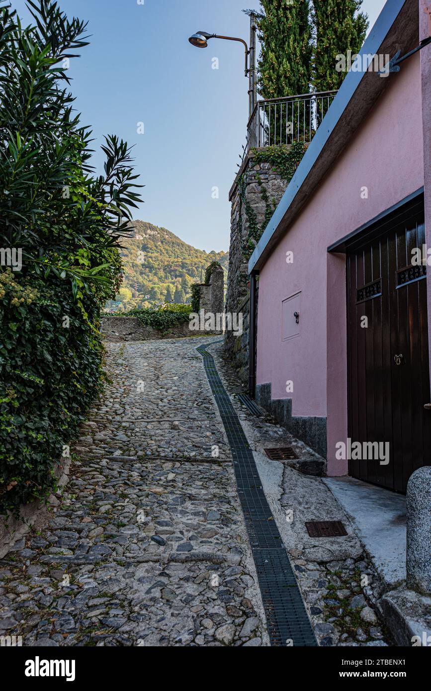 Cobblestone street walkway hi-res stock photography and images - Alamy