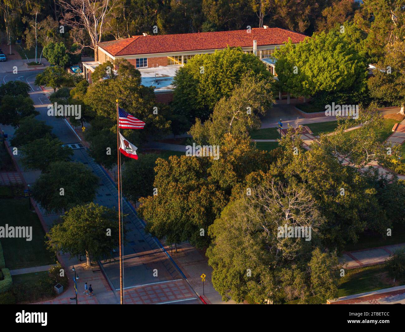 University flags hi-res stock photography and images - Alamy