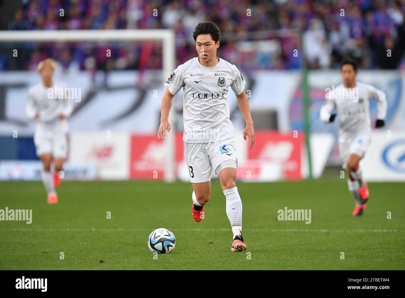 Tokyo, Japan. 25th Nov, 2023. Consadole Sapporo's Kim Gun-Hee during ...