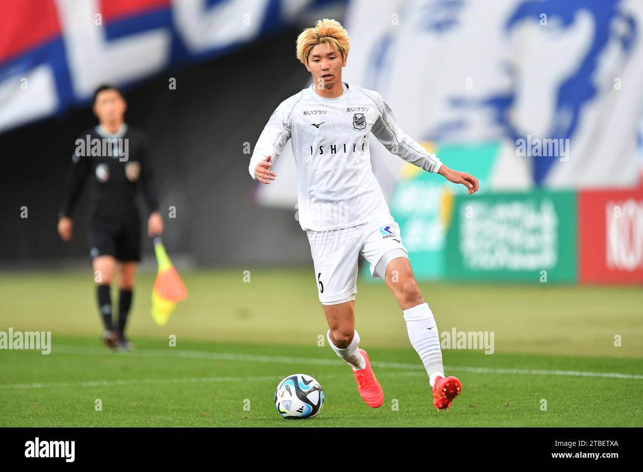 Tokyo, Japan. 25th Nov, 2023. Consadole Sapporo's Toya Nakamura during the 2023 J1 League match ...
