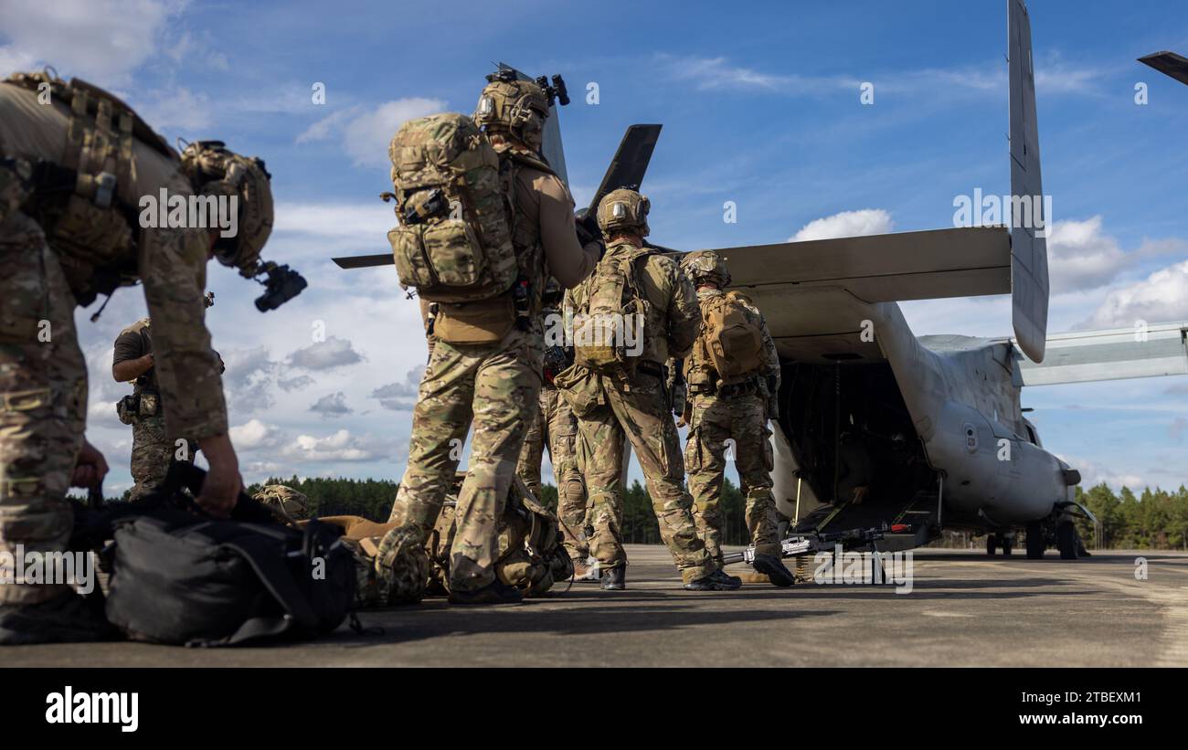 Special Tactics Airmen assigned to 123rd Special Tactics Squadron and ...