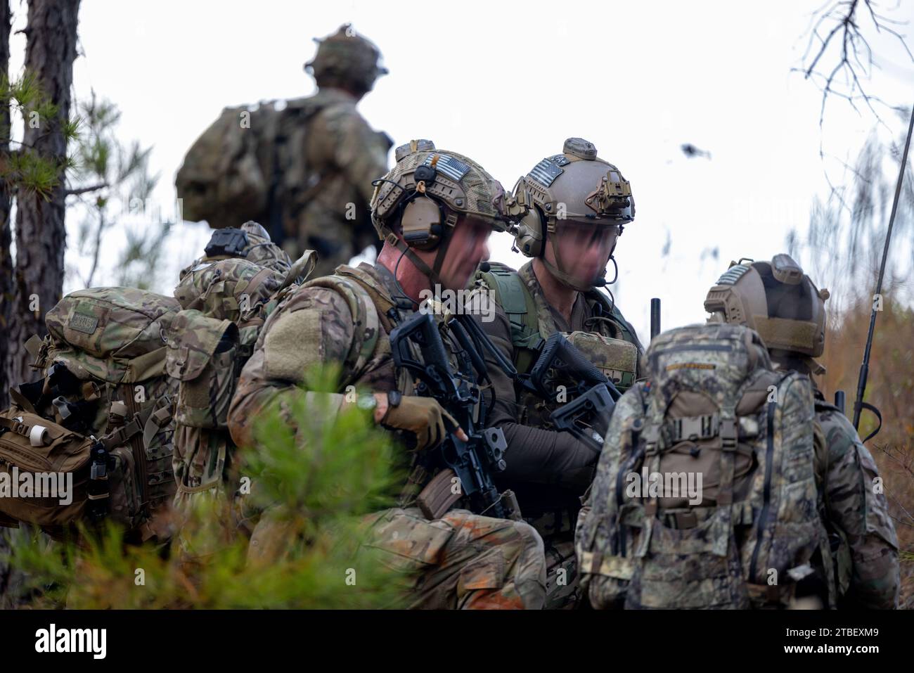 Special Tactics Airmen assigned to 123rd Special Tactics Squadron and ...
