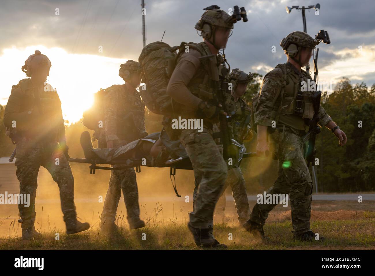 Special Tactics Airmen assigned to 123rd Special Tactics Squadron and ...