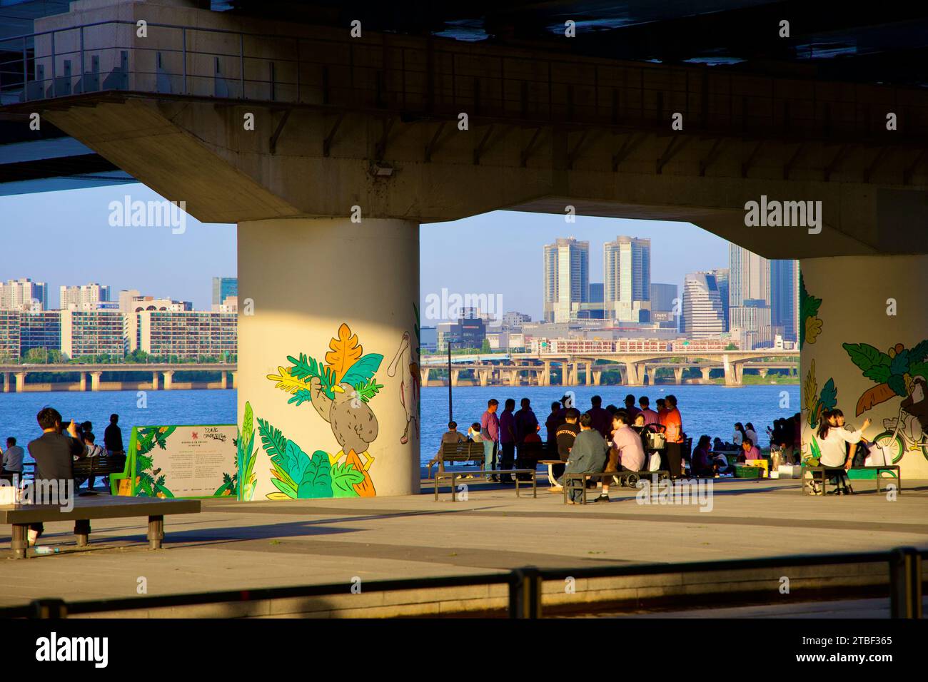 A picture of Mapo Bridge in Yeouido Hangang Park in Seoul, South Korea ...