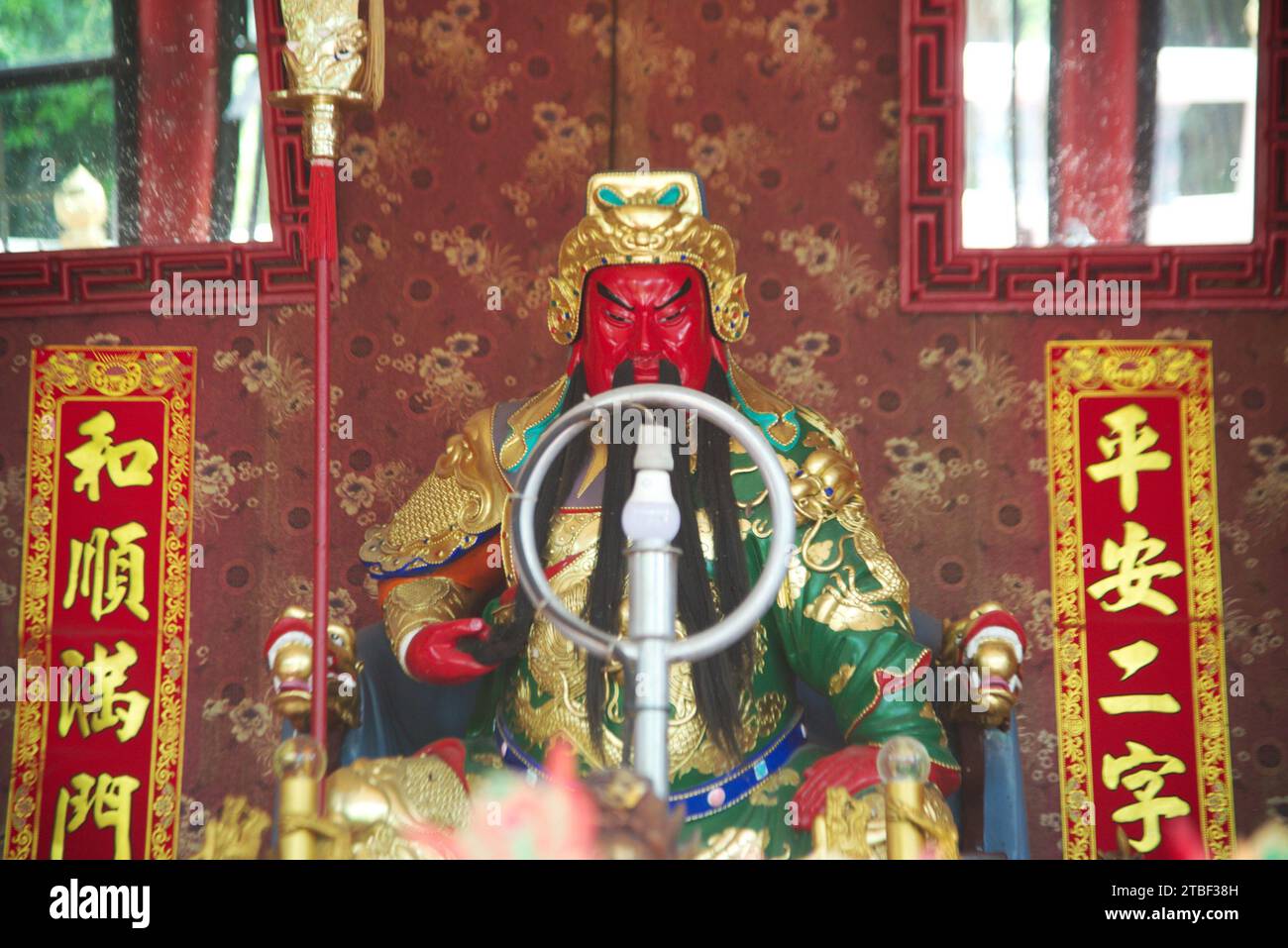 Confucius Shrine in the central hall with Guan Yu ( God of honor) on ...