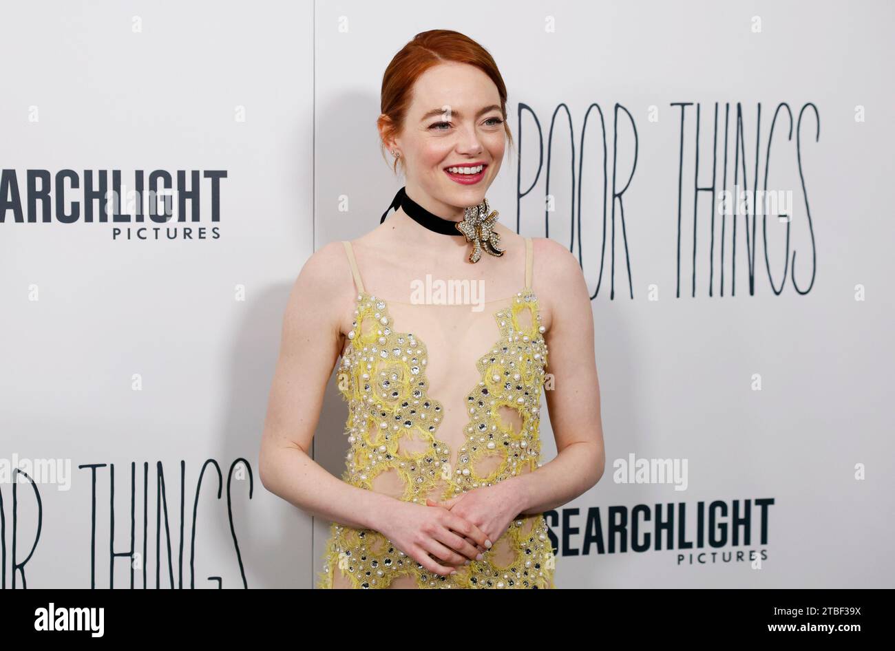 New York, United States. 06th Dec, 2023. Emma Stone arrives on the red ...