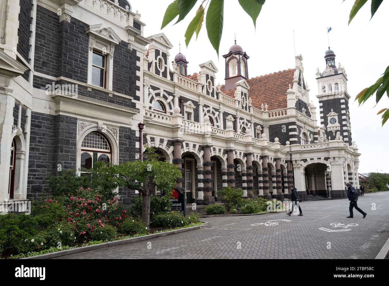 Road trip around the South Island of New Zealand. Dunedin City. Dunedin ...