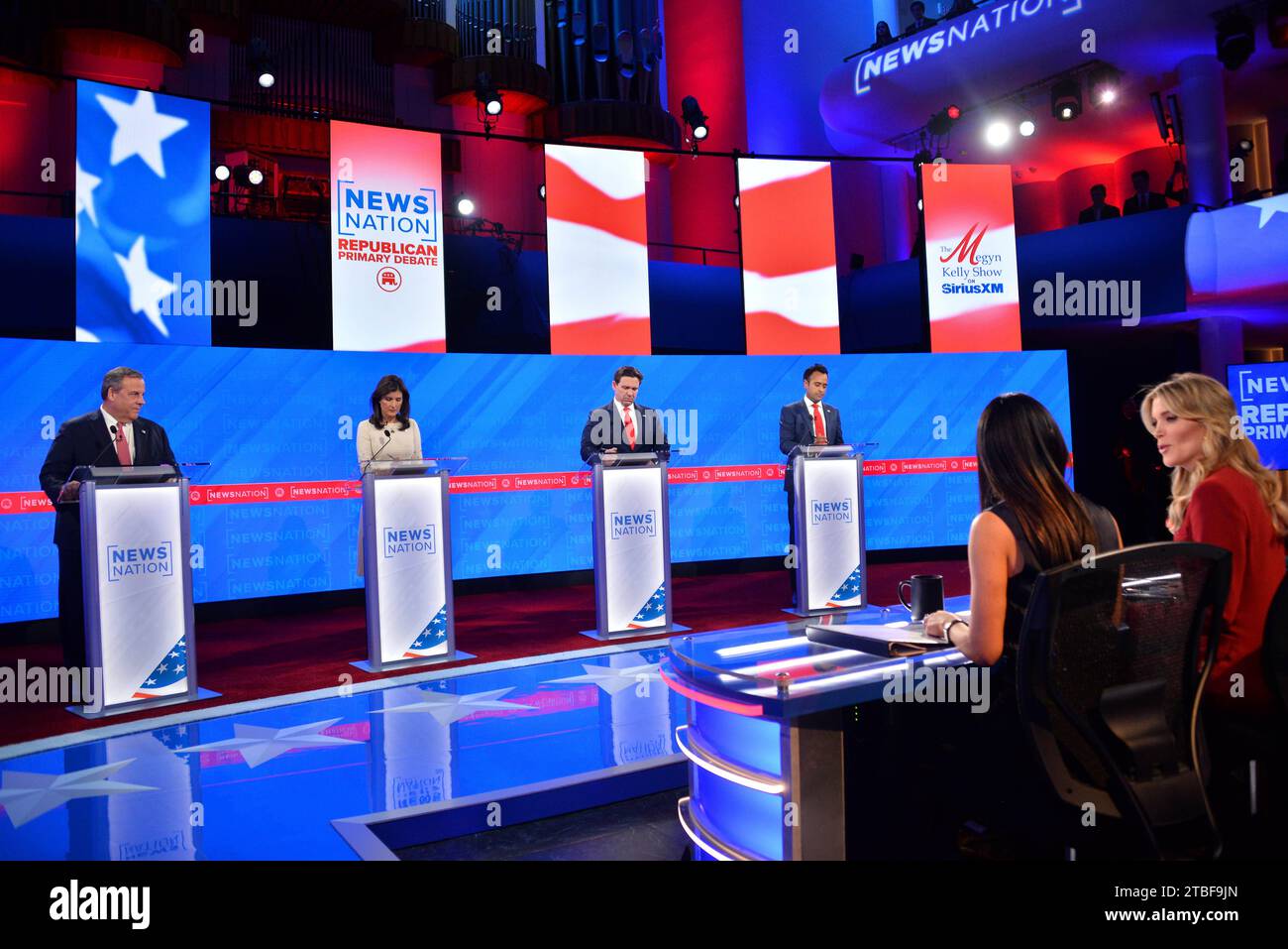 Tuscaloosa, Alabama, USA. 6th Dec, 2023. At right, Republican debate ...