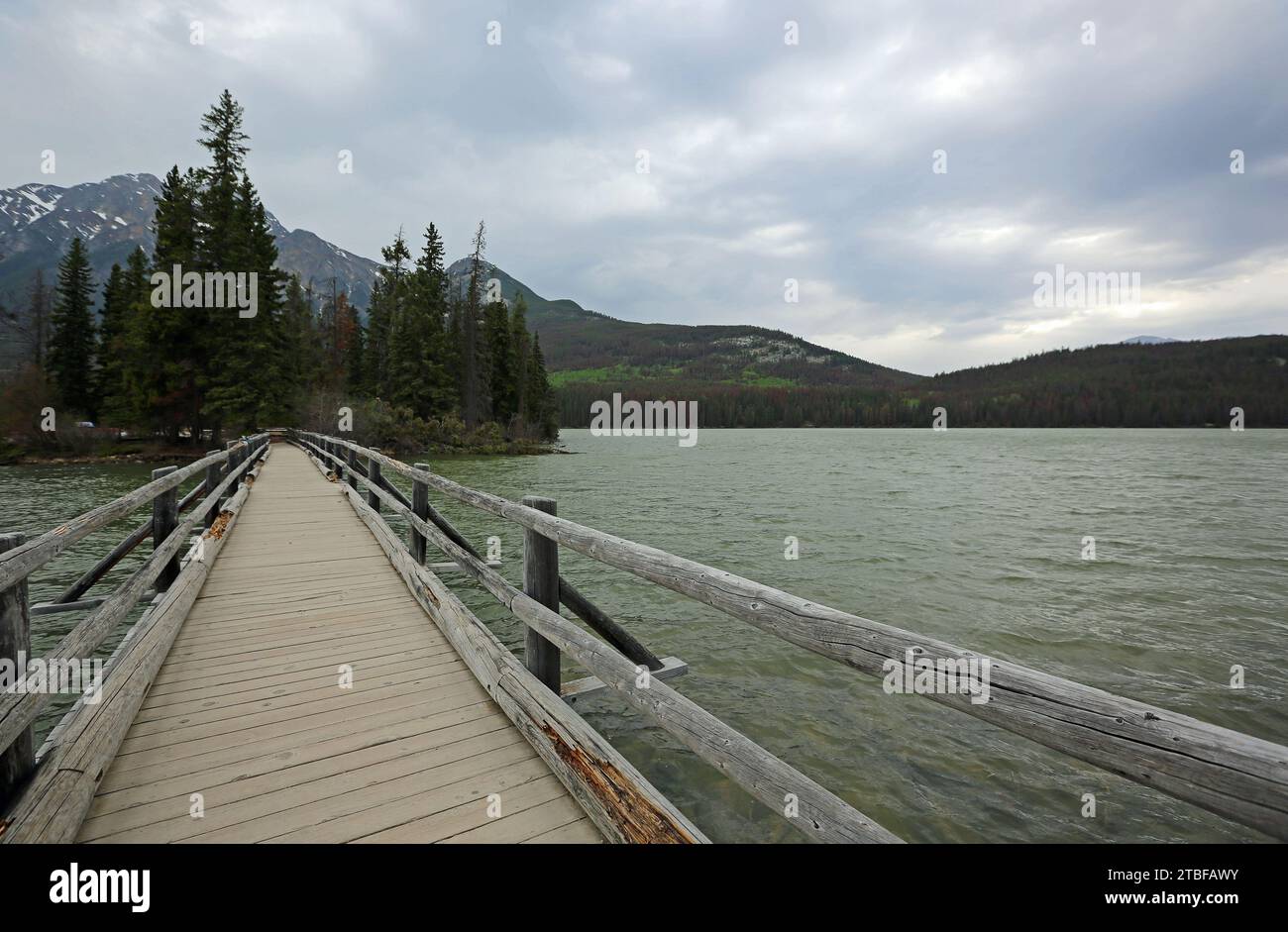The bridge to Pyramid Island - Pyramid Lake, Canada Stock Photo - Alamy