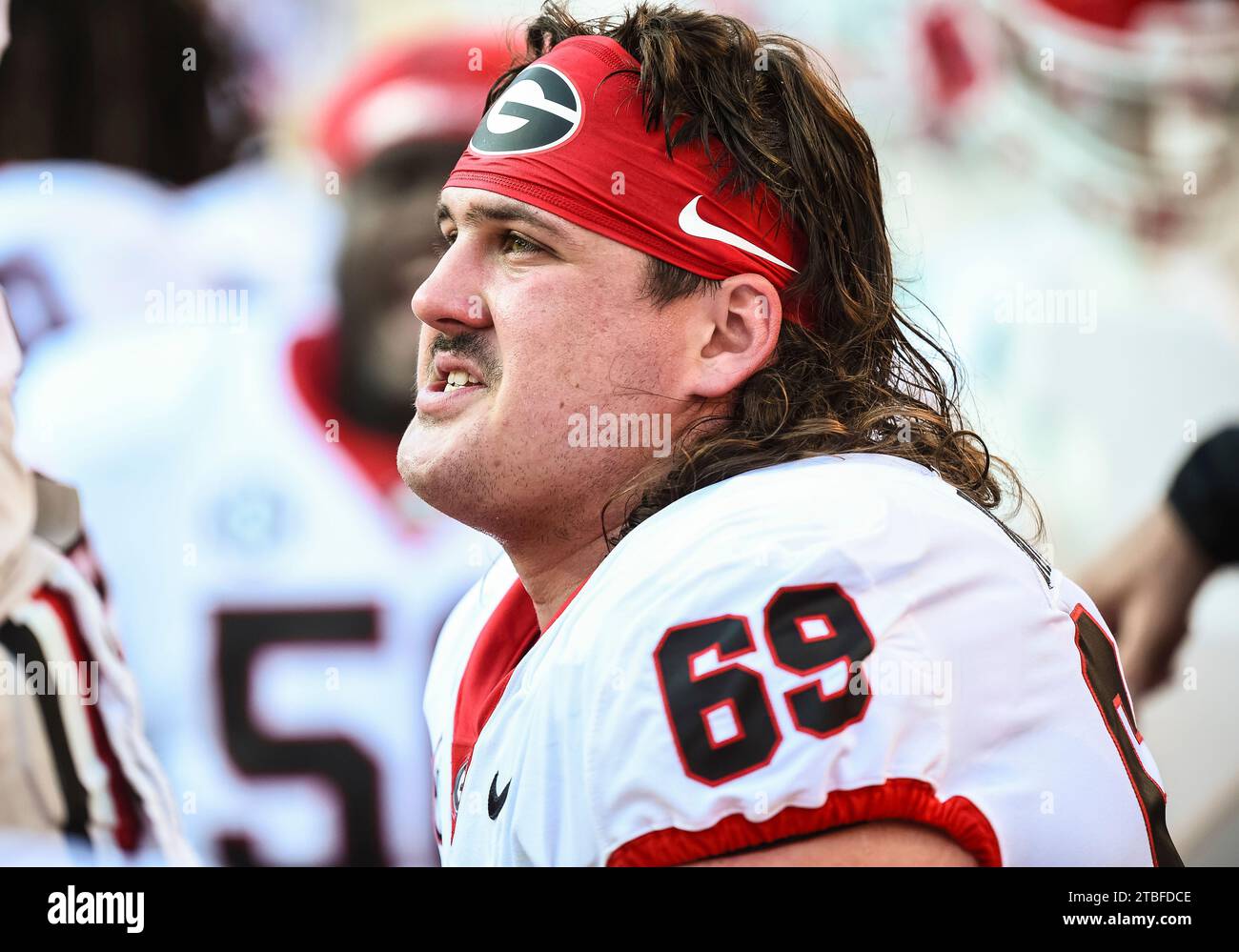 KNOXVILLE, TN - NOVEMBER 18: Georgia Bulldogs offensive lineman Tate ...