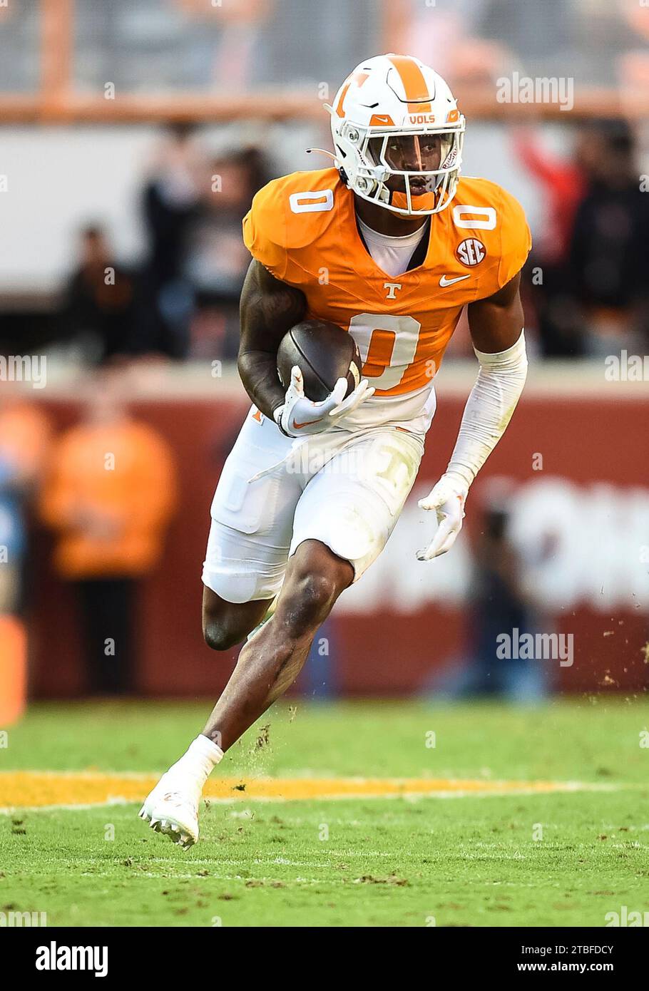 KNOXVILLE, TN - NOVEMBER 18: Tennessee Volunteers defensive back ...
