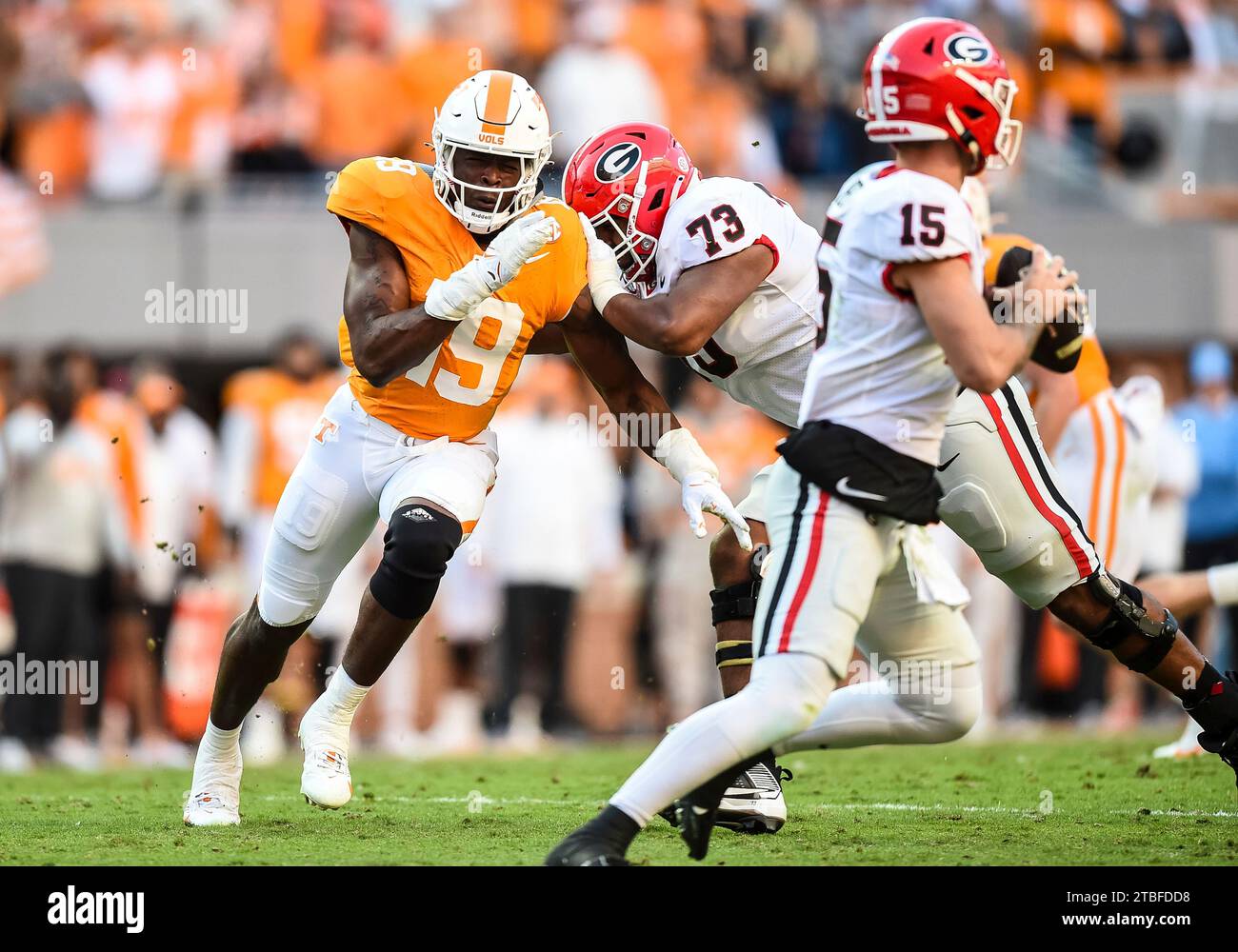 KNOXVILLE, TN - NOVEMBER 18: Tennessee Volunteers defensive lineman ...