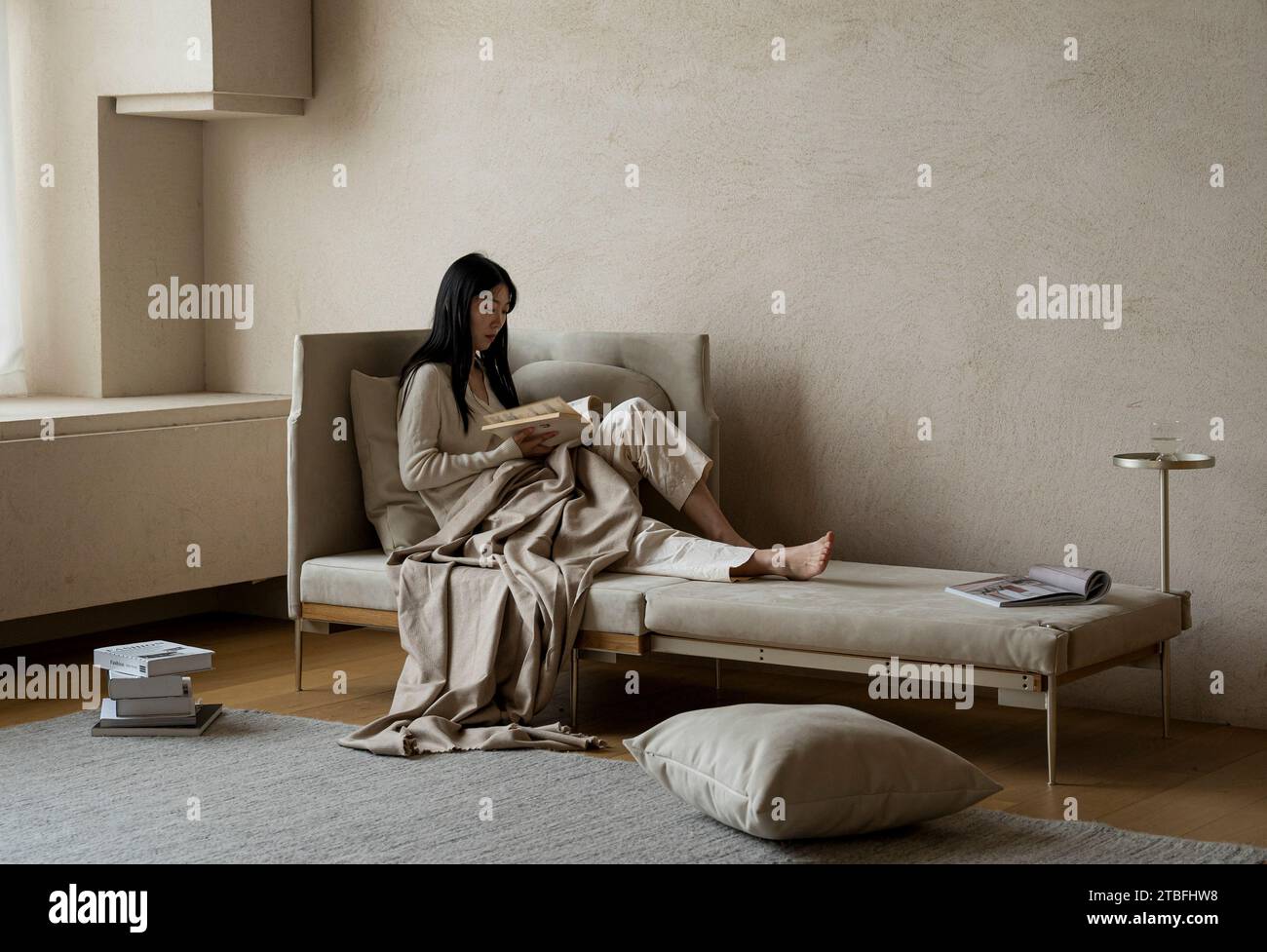 Womens habitation hi-res stock photography and images - Alamy