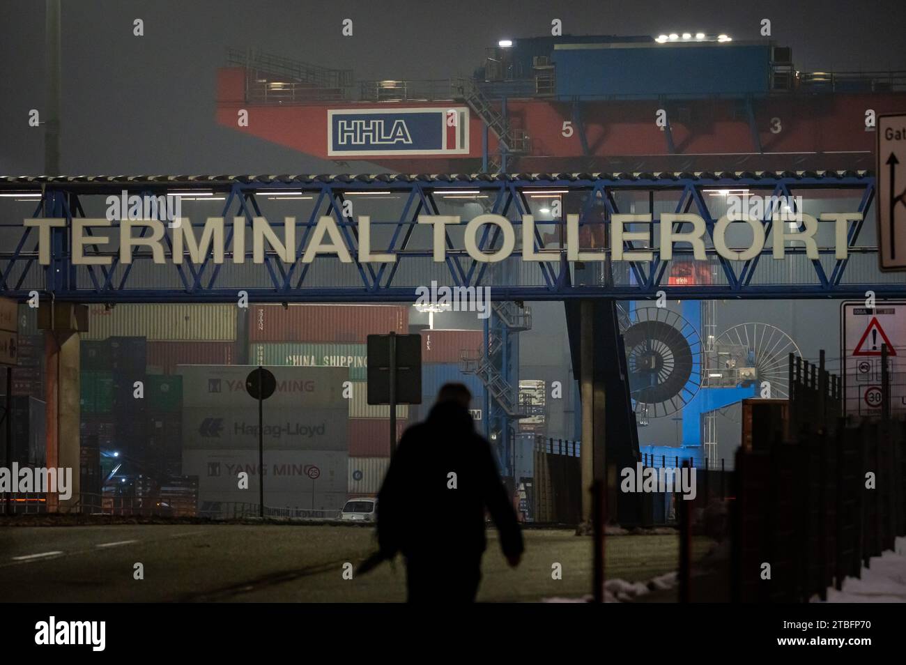 Hamburg, Germany. 07th Dec, 2023. The logo of HHLA (Hamburger Hafen und ...