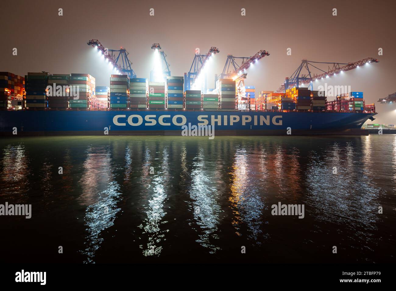 Cosco logo ship hi-res stock photography and images - Alamy