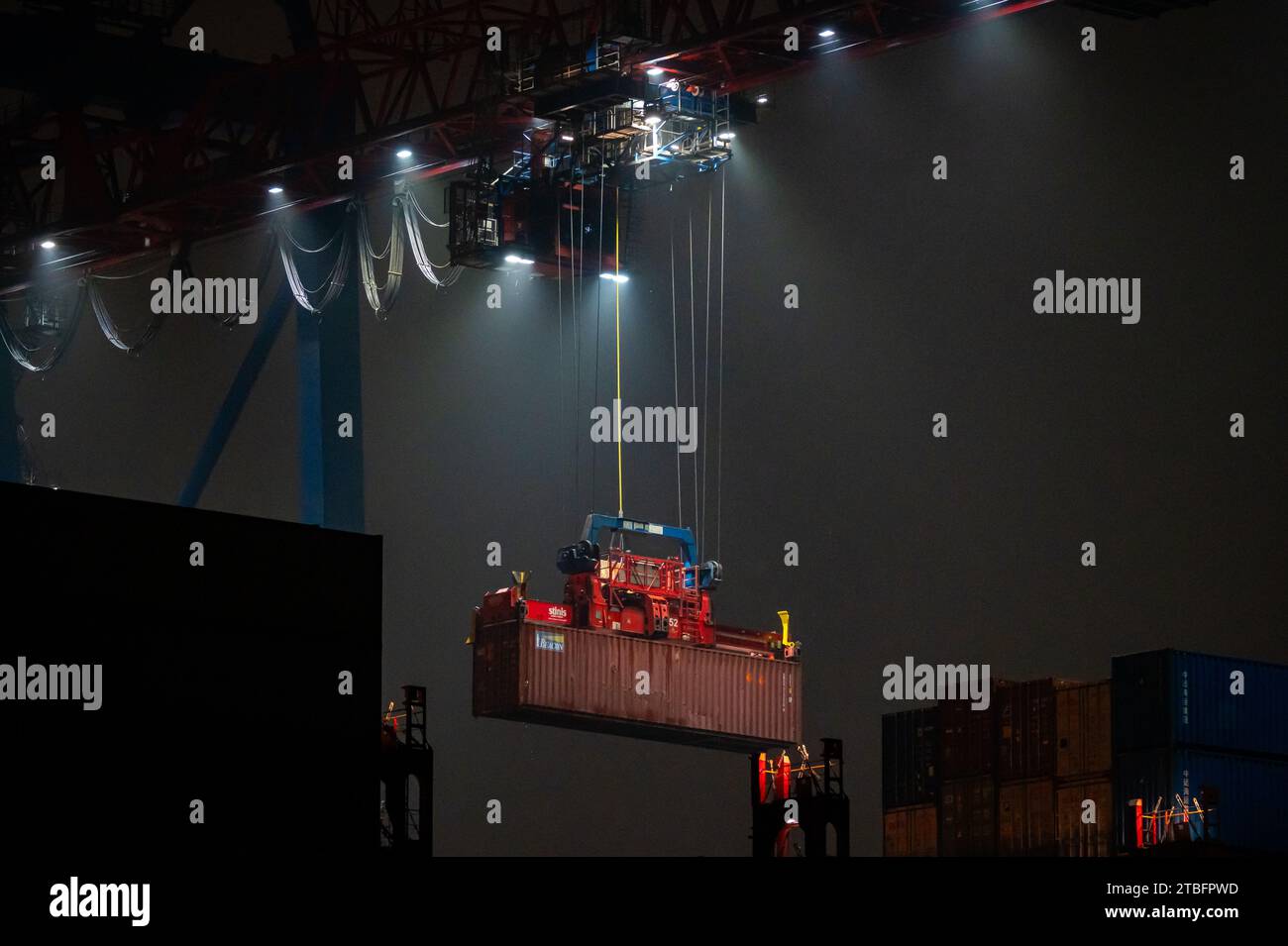 Hamburg, Germany. 07th Dec, 2023. A container is lifted from a loading bridge of a ship at the ...
