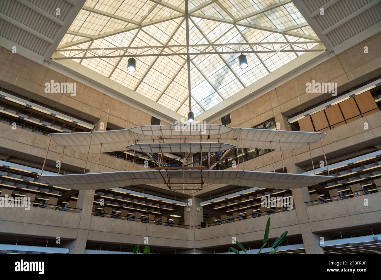 The Dunbar Library's Replica of the 1903 Wright Flyer Stock Photo - Alamy