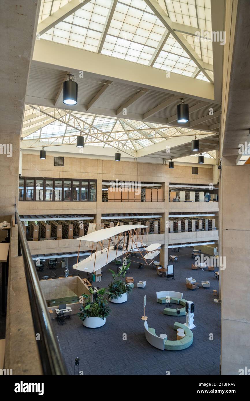 The Dunbar Library's Replica of the 1903 Wright Flyer Stock Photo - Alamy