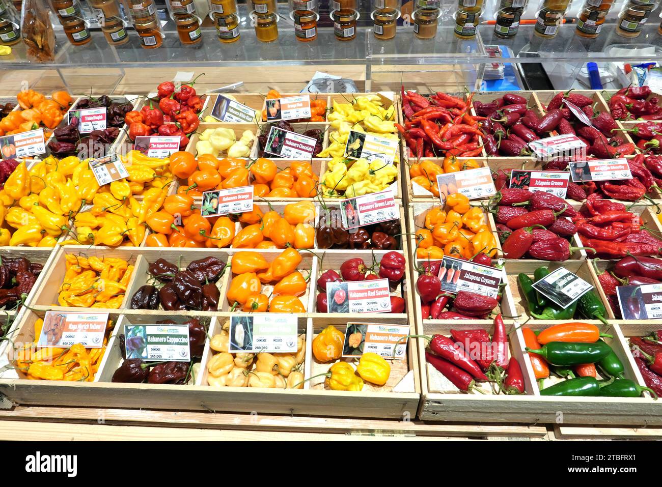 Various types of peppers hi-res stock photography and images - Alamy