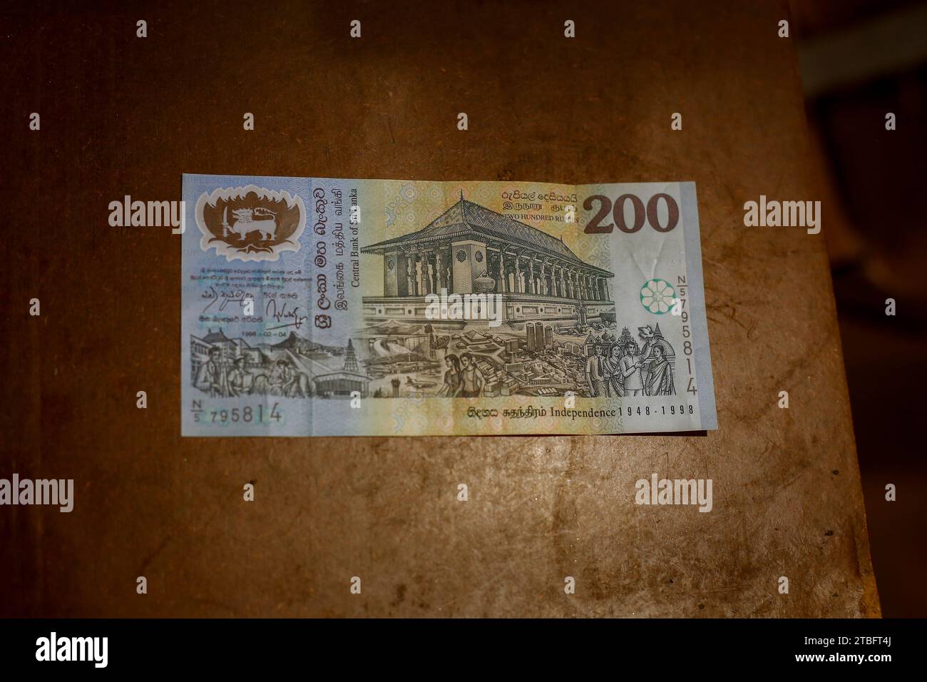 Money used in Sri Lanka 30 years ago. 200 Rupees Note Stock Photo - Alamy