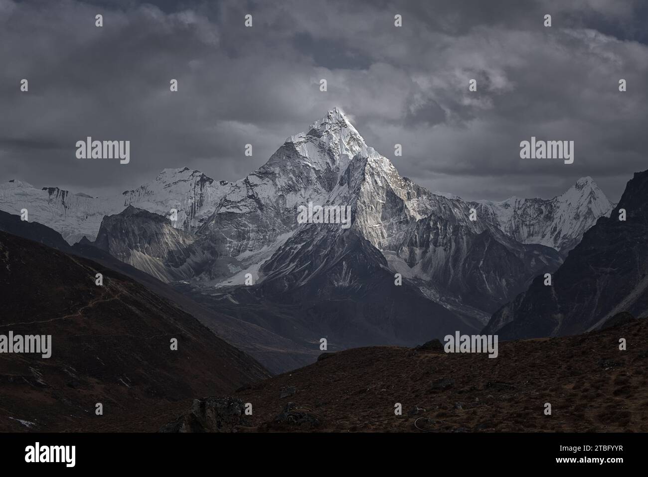 Everest base camp amadablam hi-res stock photography and images - Alamy