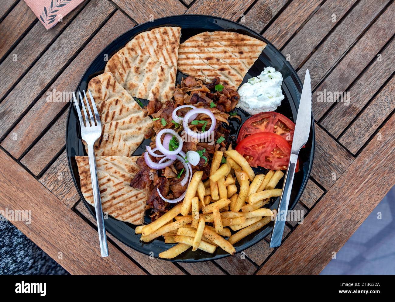 Gyros plate hi-res stock photography and images - Alamy