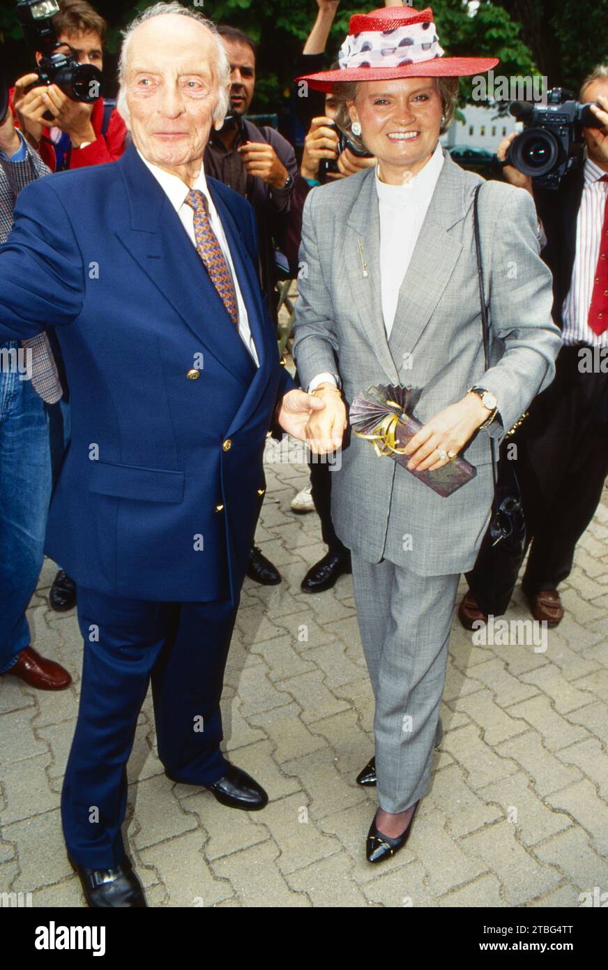 Wife of helmut kohl hi-res stock photography and images - Alamy
