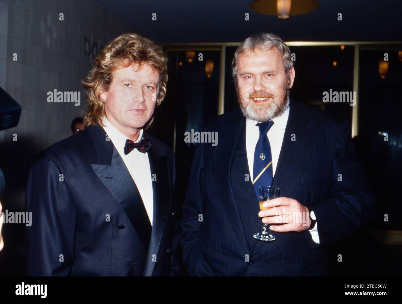 Opernsänger im Foyer: Peter Hofmann und Gunther Emmerlich, circa 1997 ...