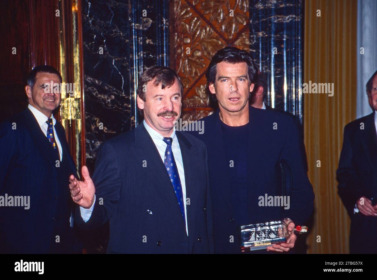 Anlässlich der deutschen Kinopremiere des Films: Der Morgen stirbt nie ...