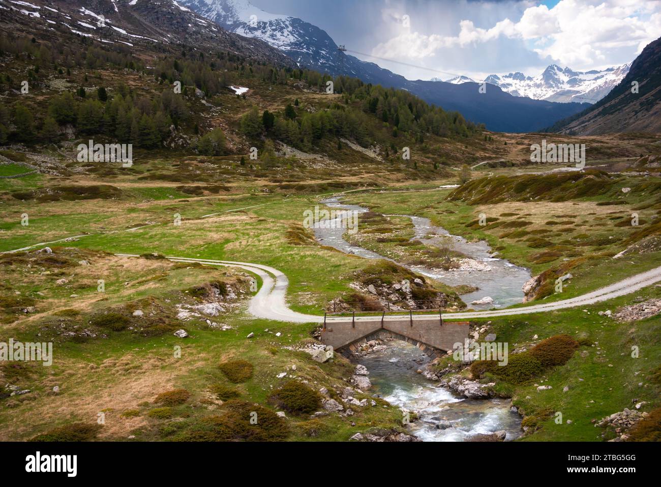 Scenic mountain route hi-res stock photography and images - Alamy