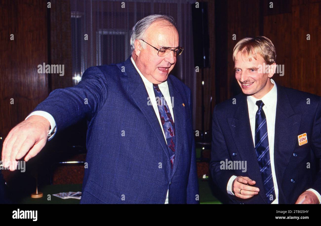 Bundeskanzler Helmut Kohl mit dem Bürgermeister von Dresden, Herbert ...
