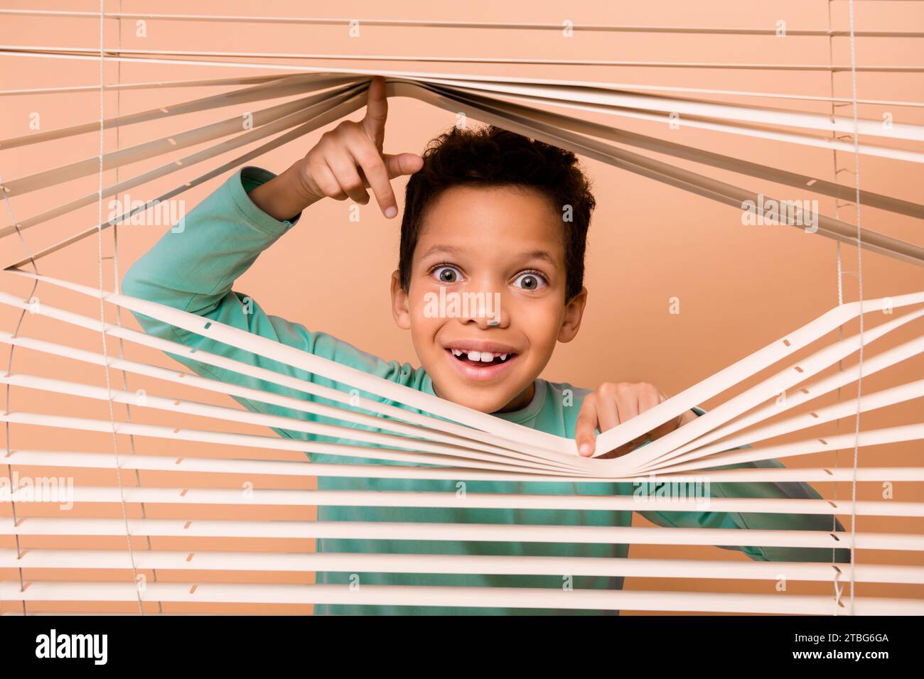Child peek through window hi-res stock photography and images - Alamy