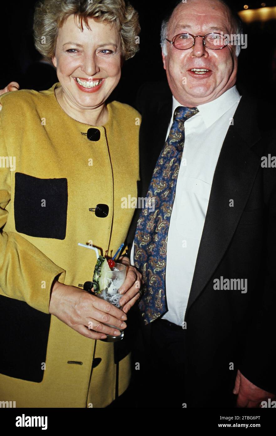 Marie Luise Marjan, deutsche Schauspielerin, bei einem Drink mit ...