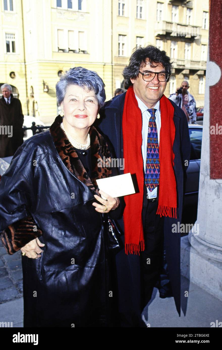 Helmut Markwort, deutscher Journalist und Medienunternehmer, mit Aenne ...