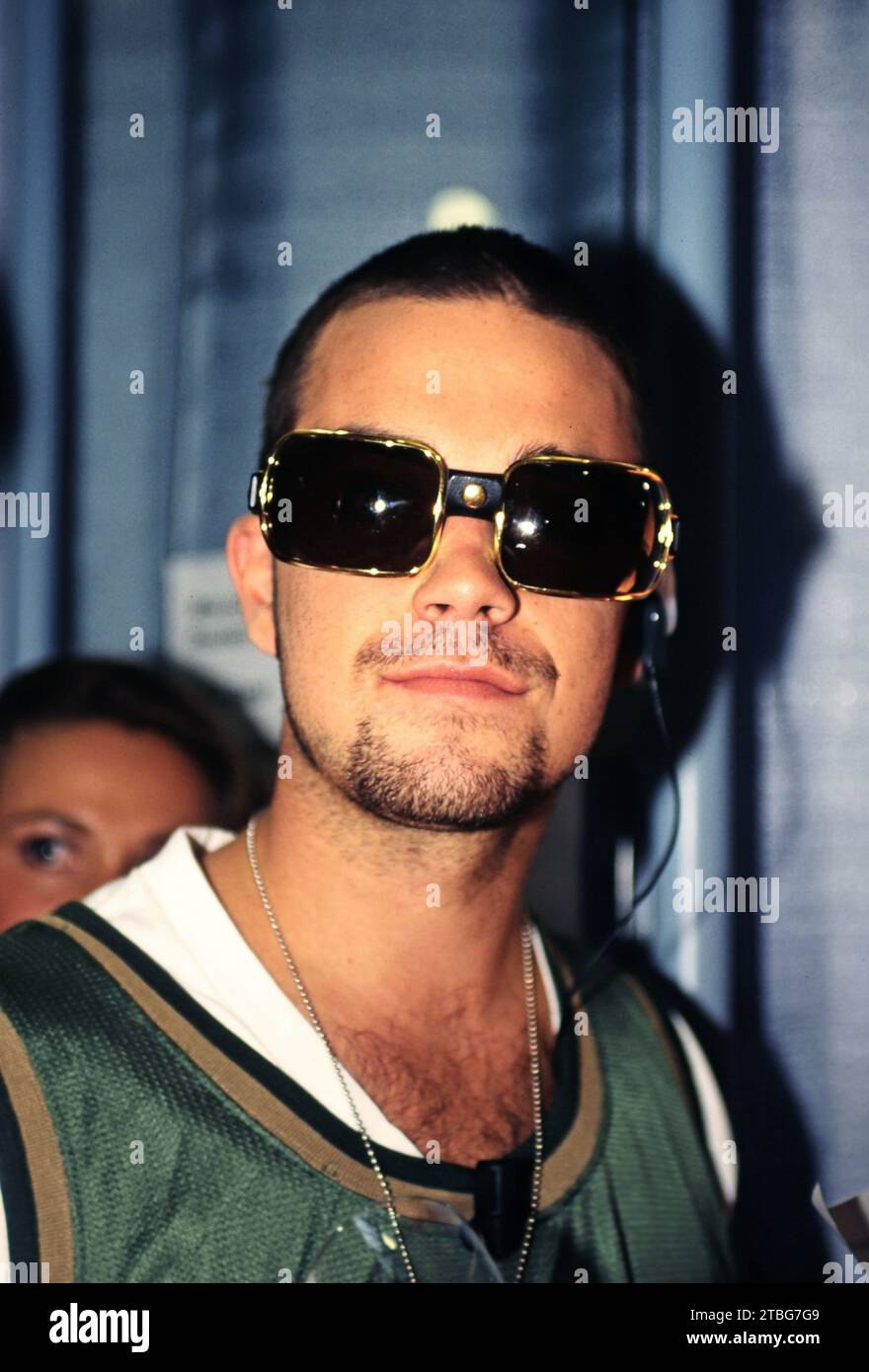 Robbie williams 1990s hi-res stock photography and images - Alamy